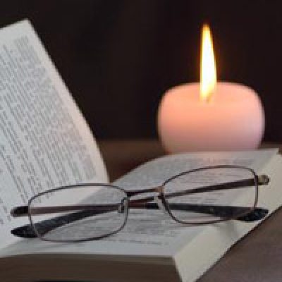 AT, ON, or IN? The Triangle Method for Prepositions of Place · engVid