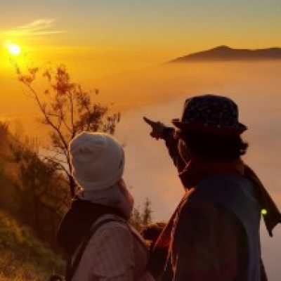 AT, ON, or IN? The Triangle Method for Prepositions of Place · engVid