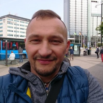 AT, ON, or IN? The Triangle Method for Prepositions of Place · engVid