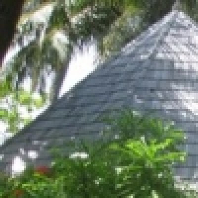 5 Phrasal Verbs with HOLD – hold on, hold against, hold in… · engVid